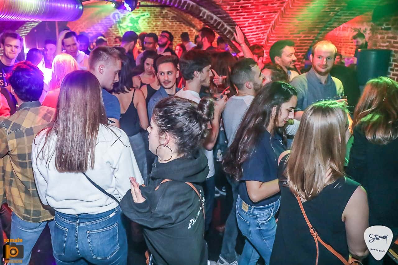 How to Date Girls in Lille - Where to Find Love and Relationship