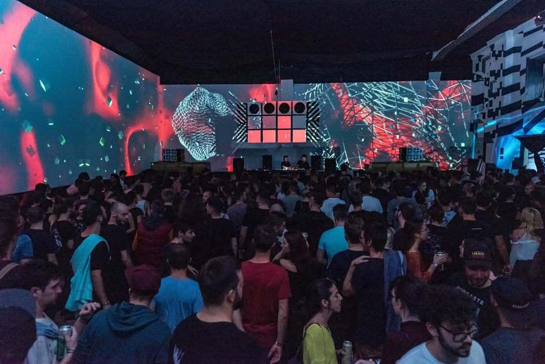 How to Date Girls in Timișoara - Where to Find Love and Relationship