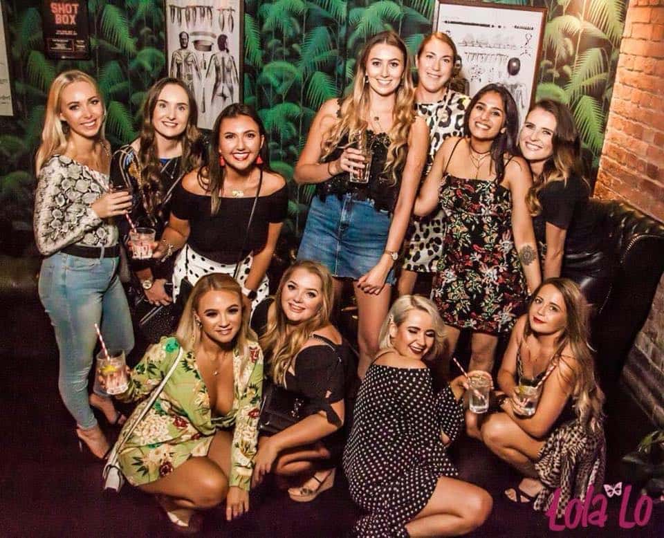 How to Date Girls in Manchester - Where to Find Love and Relationship