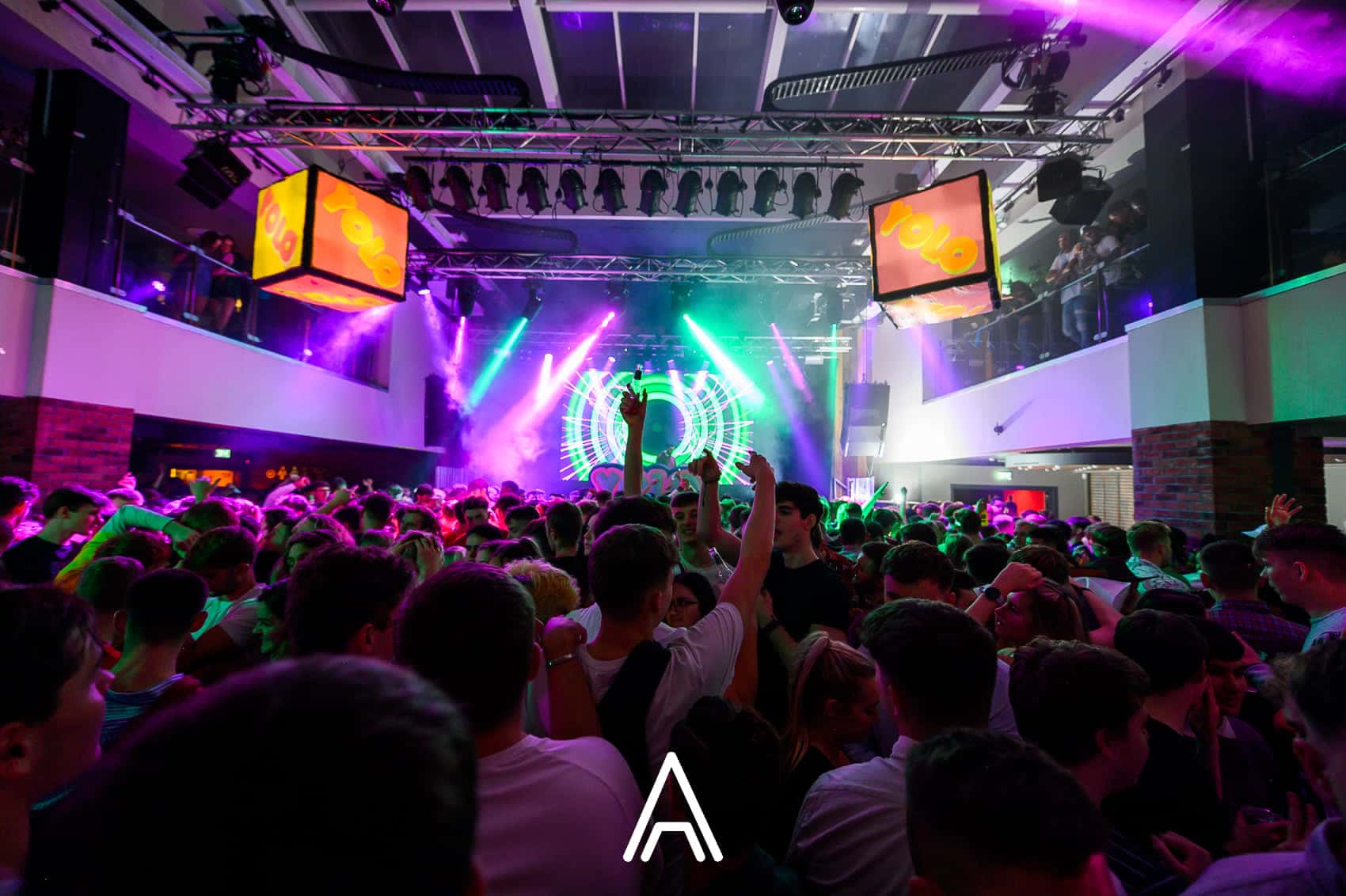 How to Date Girls in Cardiff - Where to Find Love and Relationship