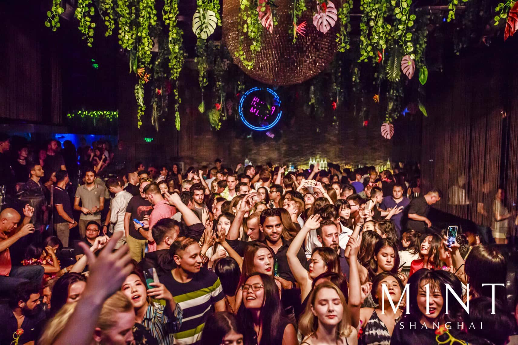 How to Date Girls in Shanghai - Where to Find Love and Relationship