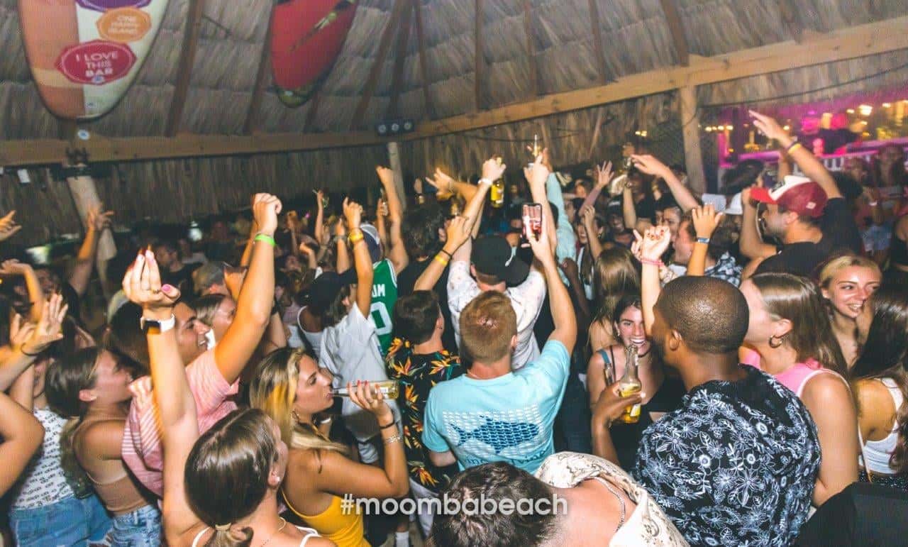 How to Date Girls in Aruba - Where to Find Love and Relationship