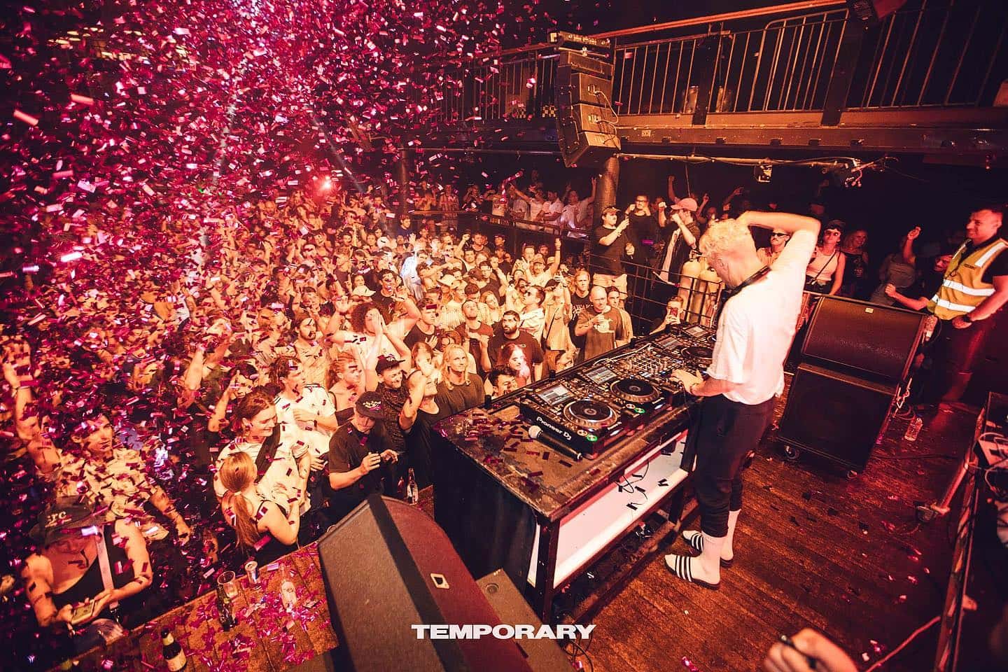 How to Date Girls in Perth - Where to Find Love and Relationship