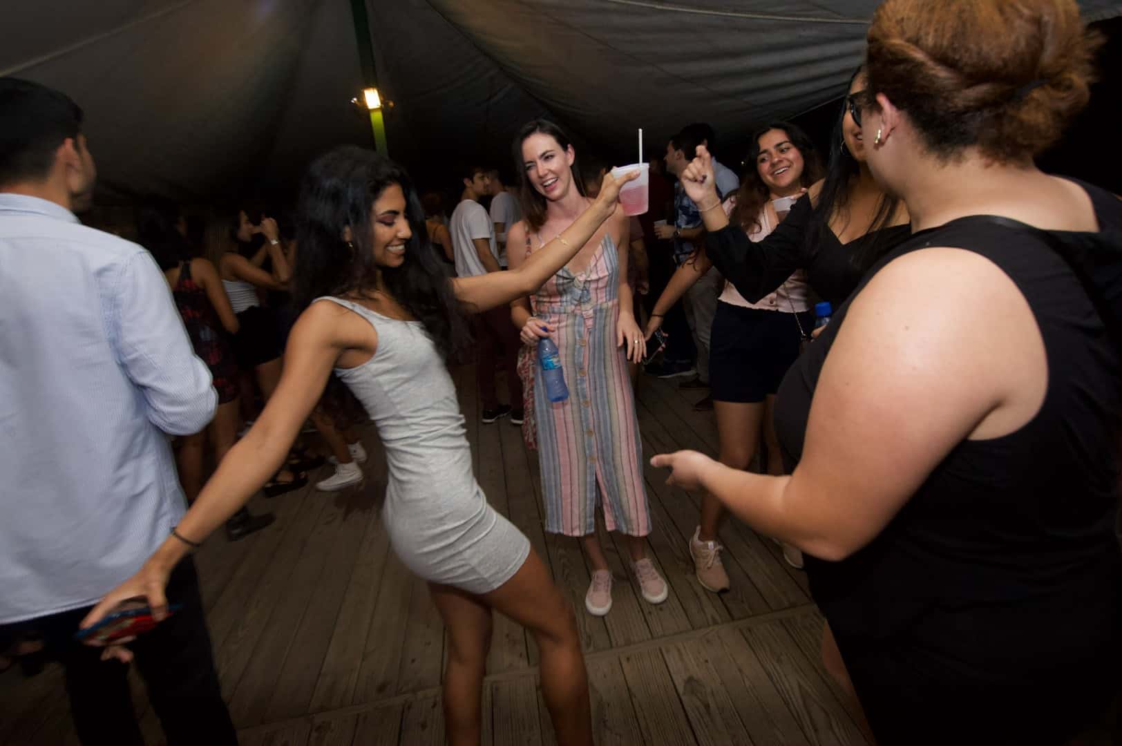 How to Date Girls in Grenada - Where to Find Love and Relationship