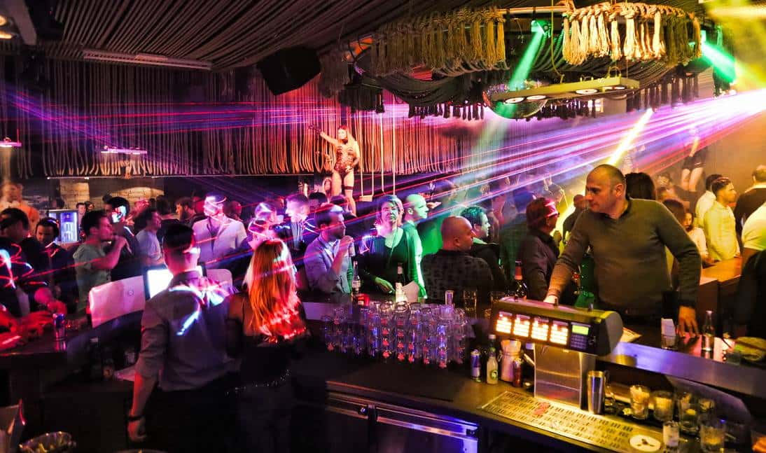 How to Date Girls in Ischgl - Where to Find Love and Relationship