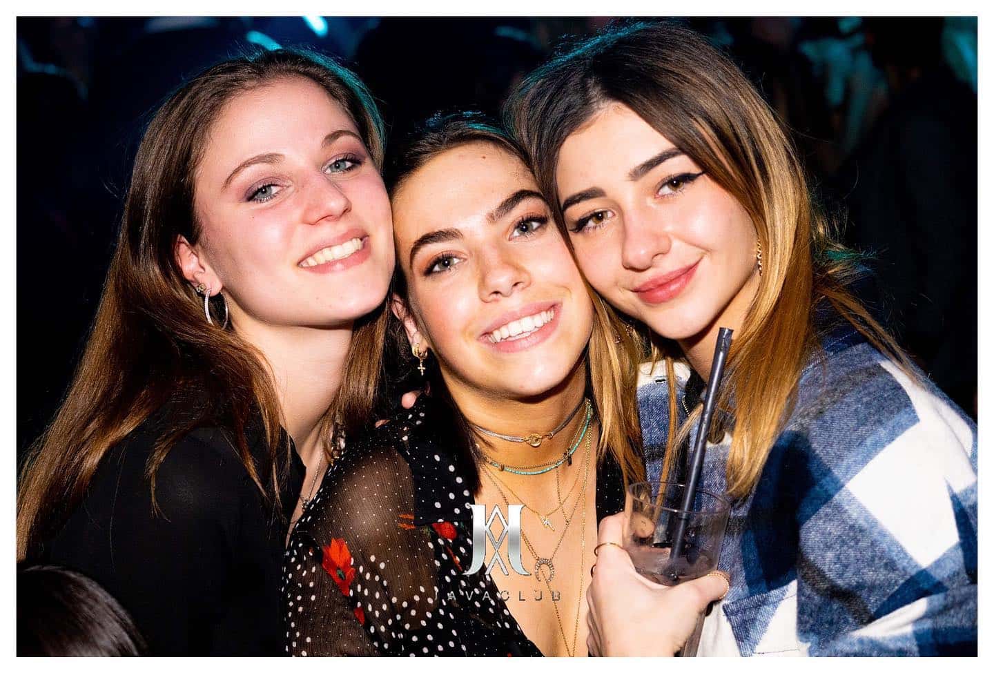 How to Date Girls in Geneva - Where to Find Love and Relationship