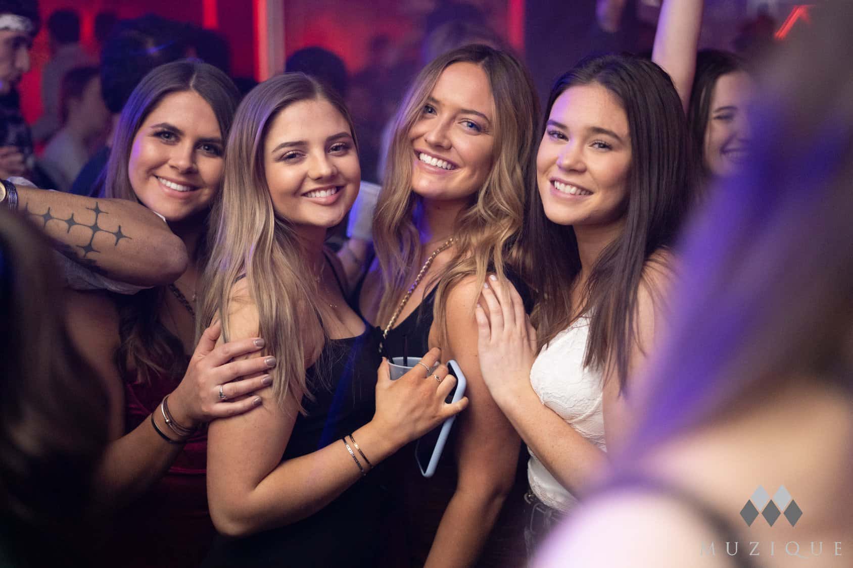 How to Date Girls in Montreal - Where to Find Love and Relationship