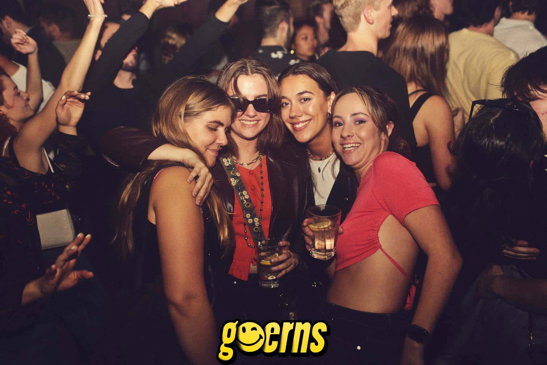 How to Date Girls in Wellington - Where to Find Love and Relationship