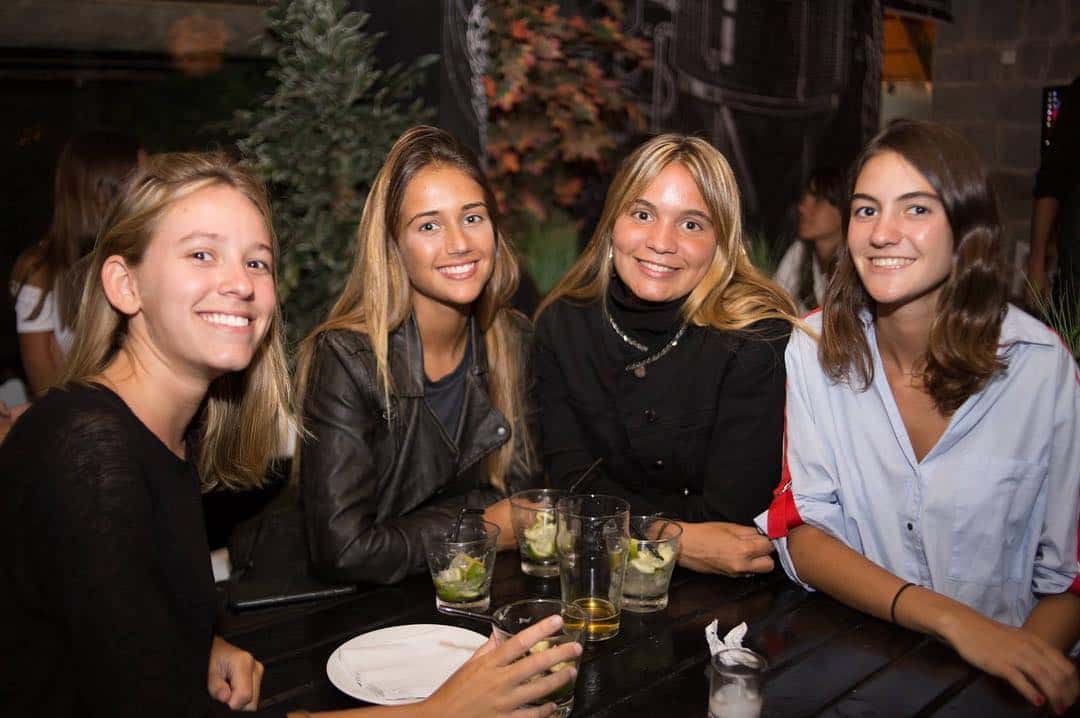 How to Date Girls in Punta del Este - Where to Find Love and Relationship