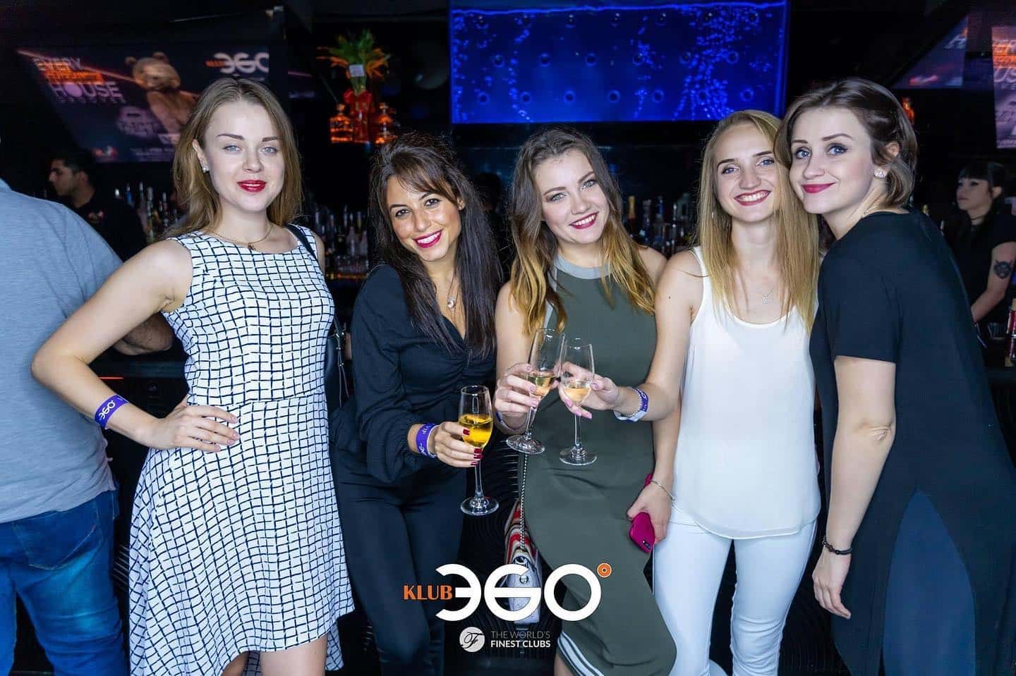 How to Date Girls in Bahrain - Where to Find Love and Relationship