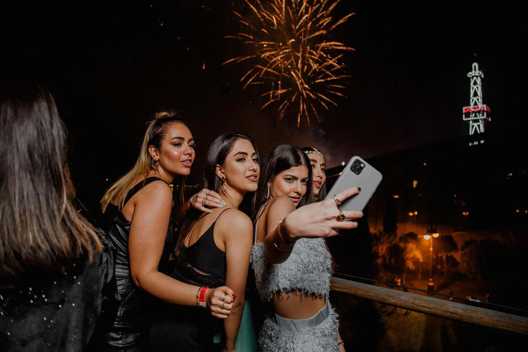 How to Date Girls in Baku - Where to Find Love and Relationship