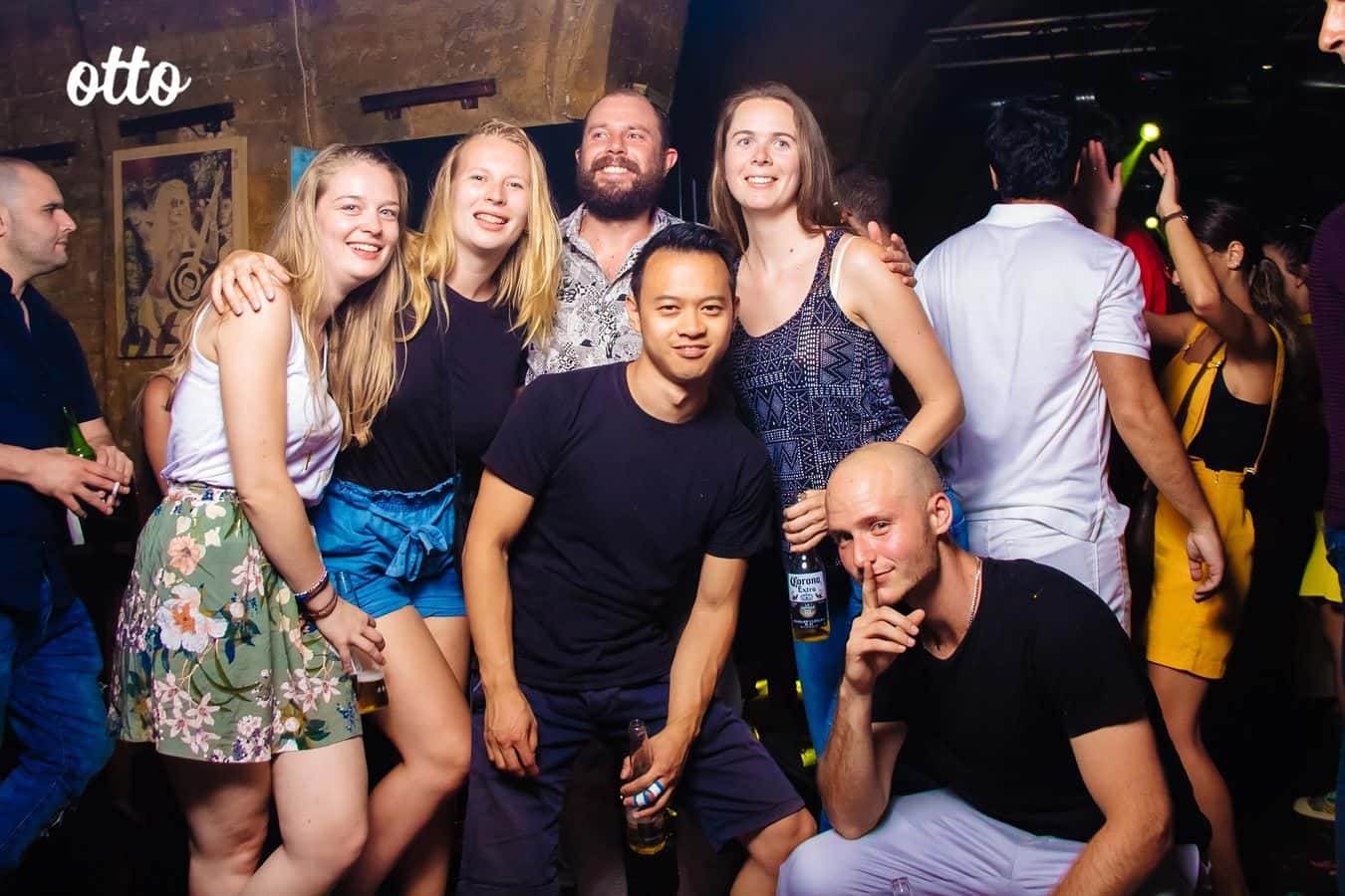 How to Date Girls in Baku - Where to Find Love and Relationship