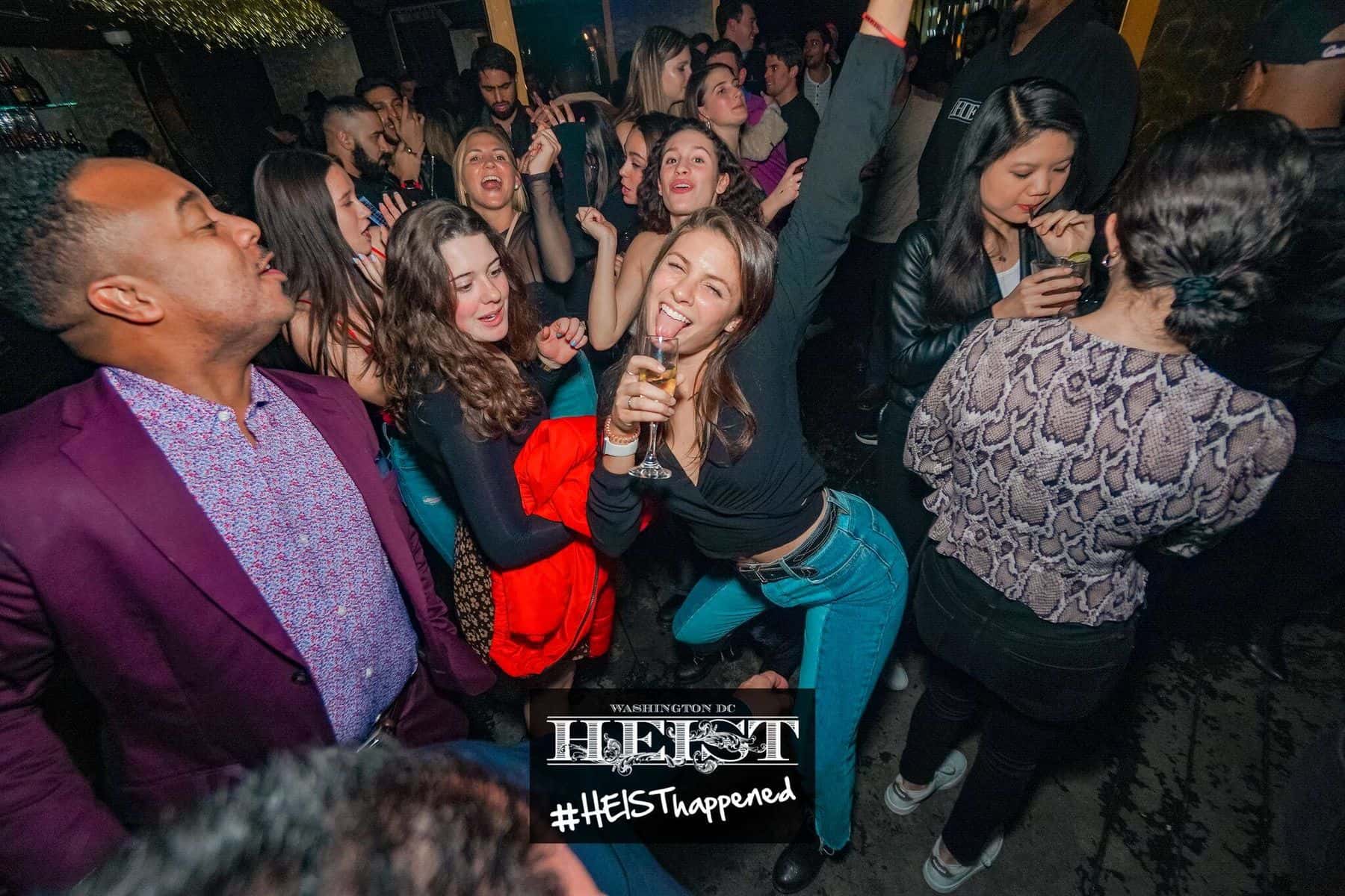 How to Date Girls in Washington, D.C. - Where to Find Love and Relationship