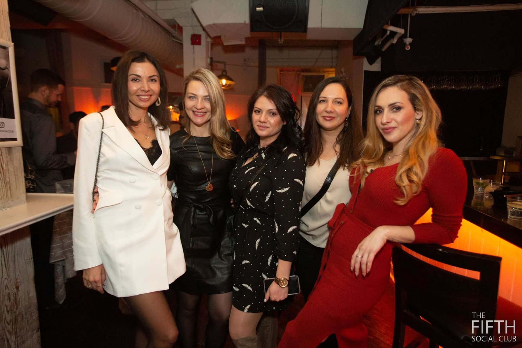 How to Date Girls in Toronto - Where to Find Love and Relationship