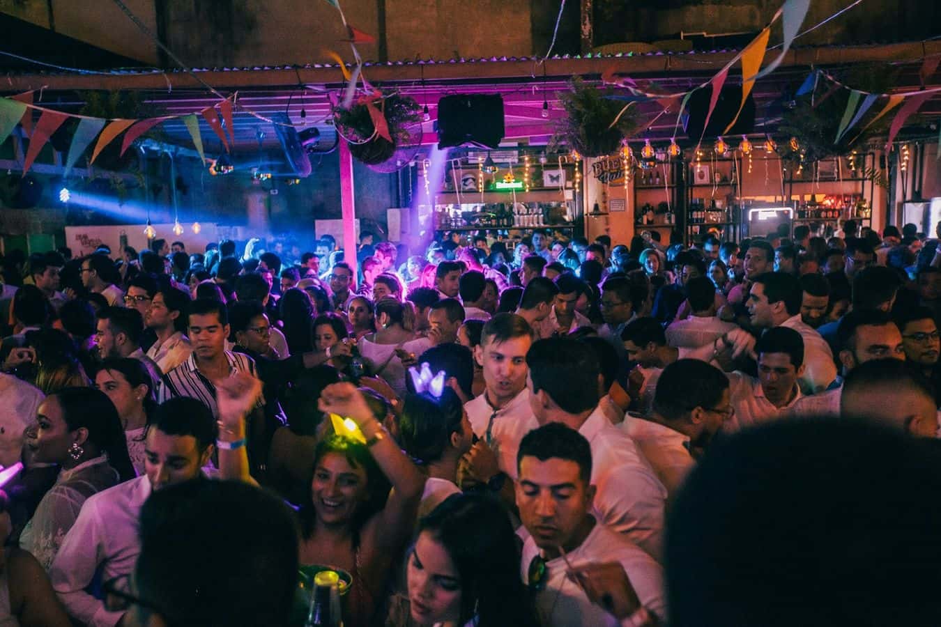 How to Date Girls in Panama City - Where to Find Love and Relationship