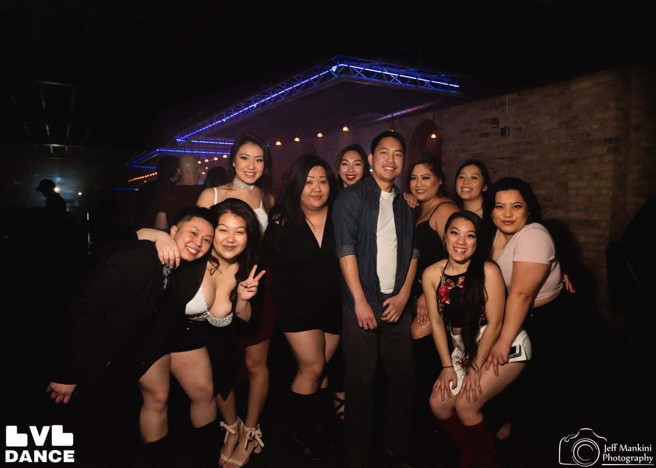 How to Date Girls in Wisconsin - Where to Find Love and Relationship