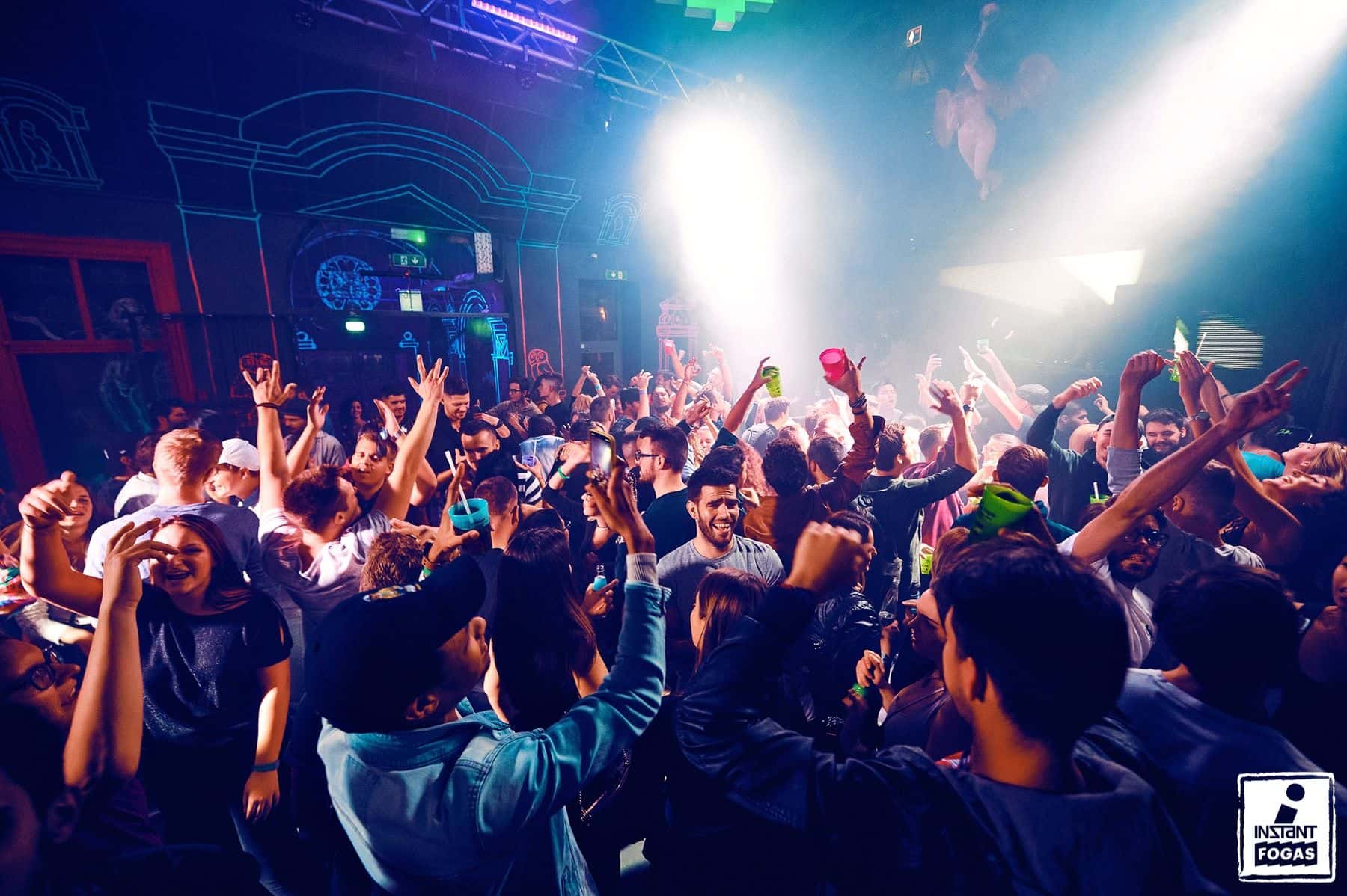 How to Date Girls in Budapest - Where to Find Love and Relationship