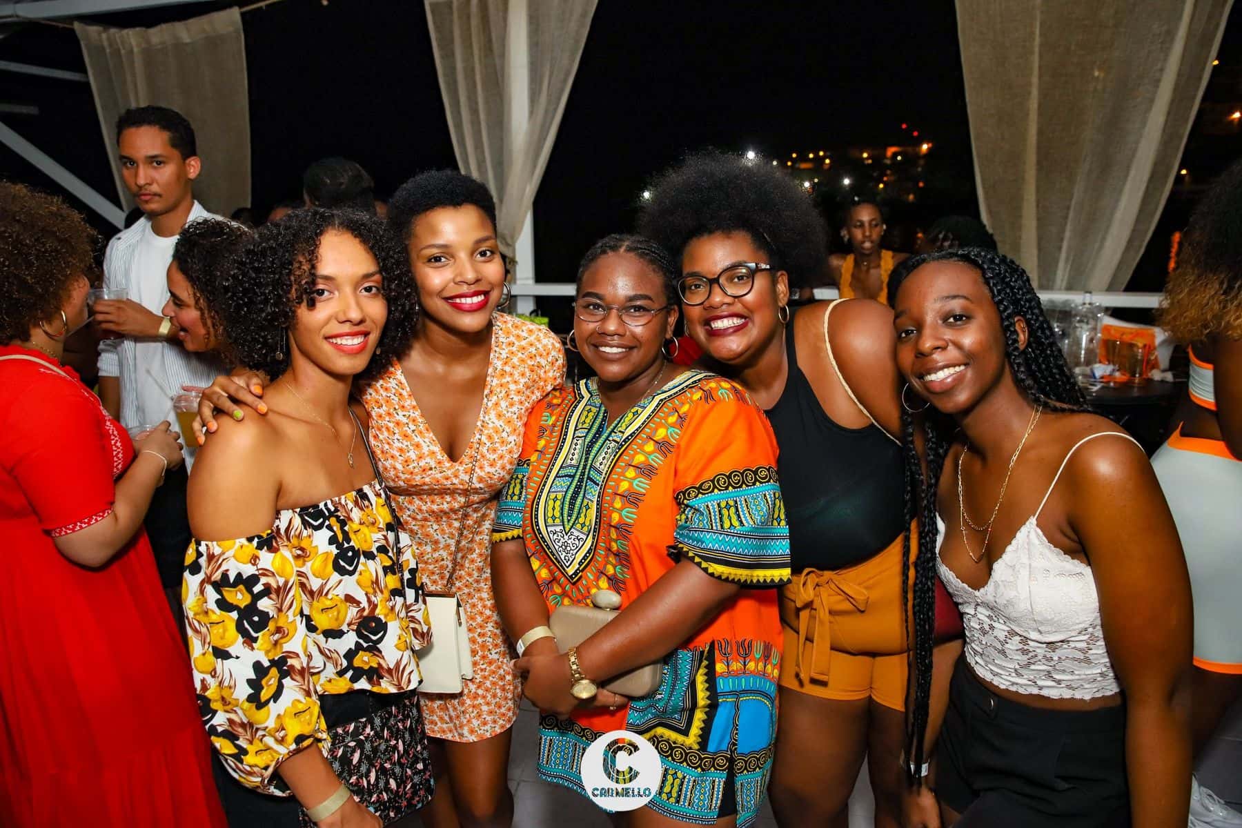 How to Date Girls in Martinique - Where to Find Love and Relationship