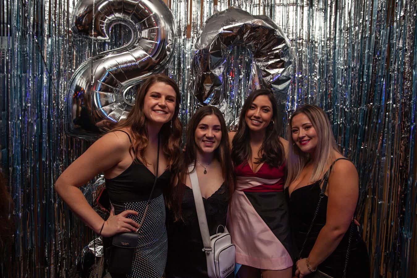 How to Date Girls in Seattle - Where to Find Love and Relationship