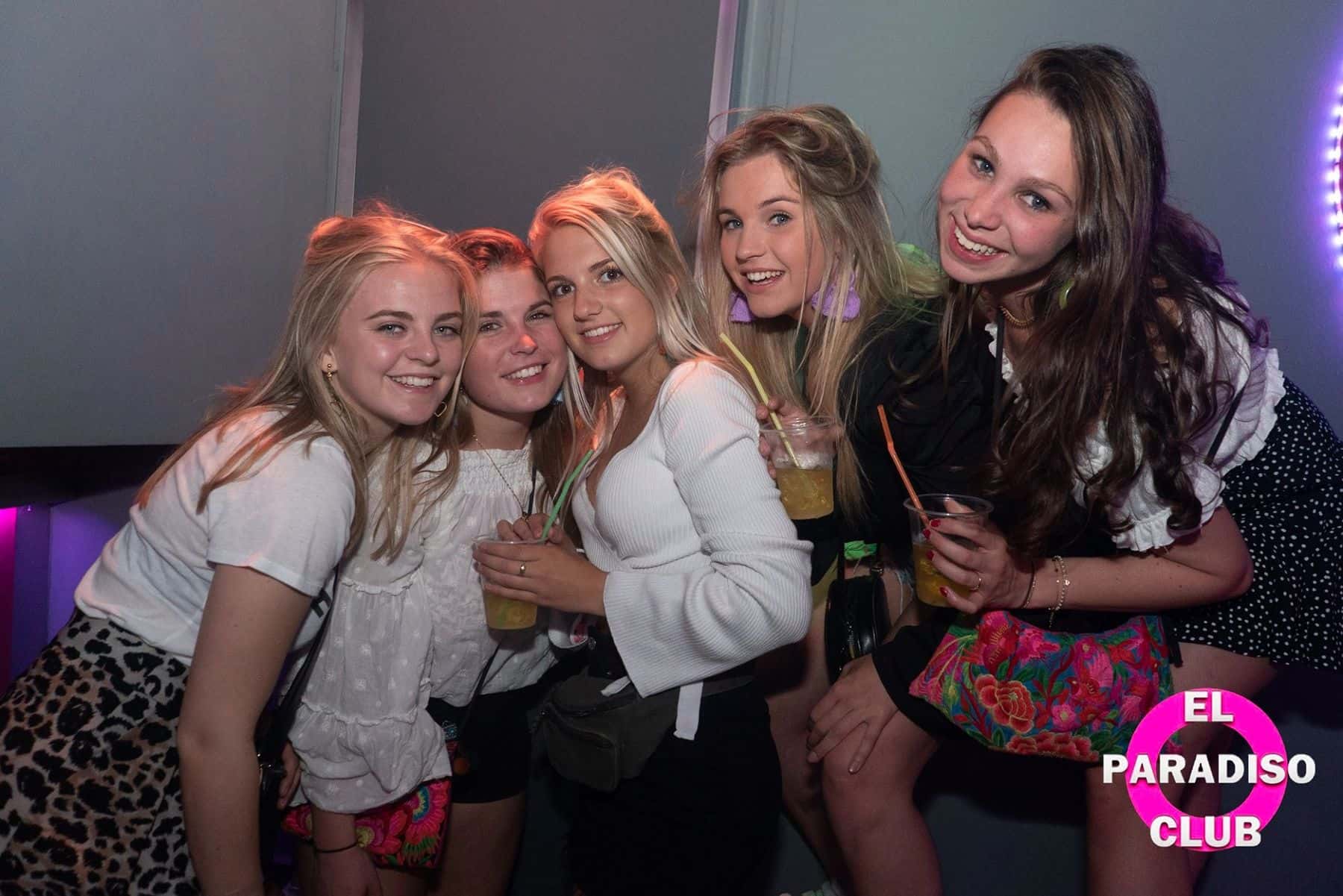 How to Date Girls in Crete - Where to Find Love and Relationship