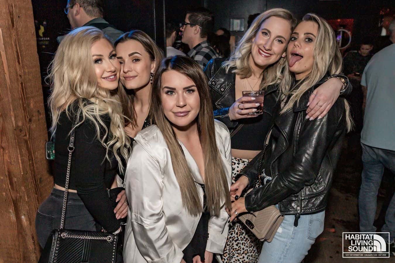 How to Date Girls in Calgary - Where to Find Love and Relationship