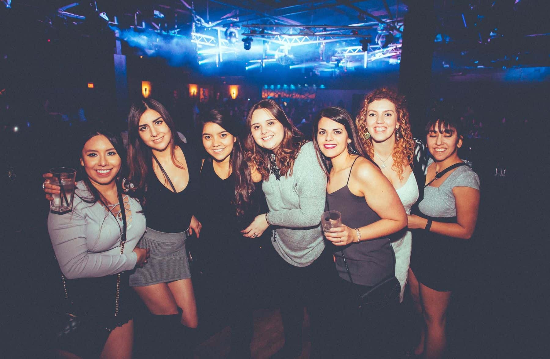 How to Date Girls in Calgary - Where to Find Love and Relationship