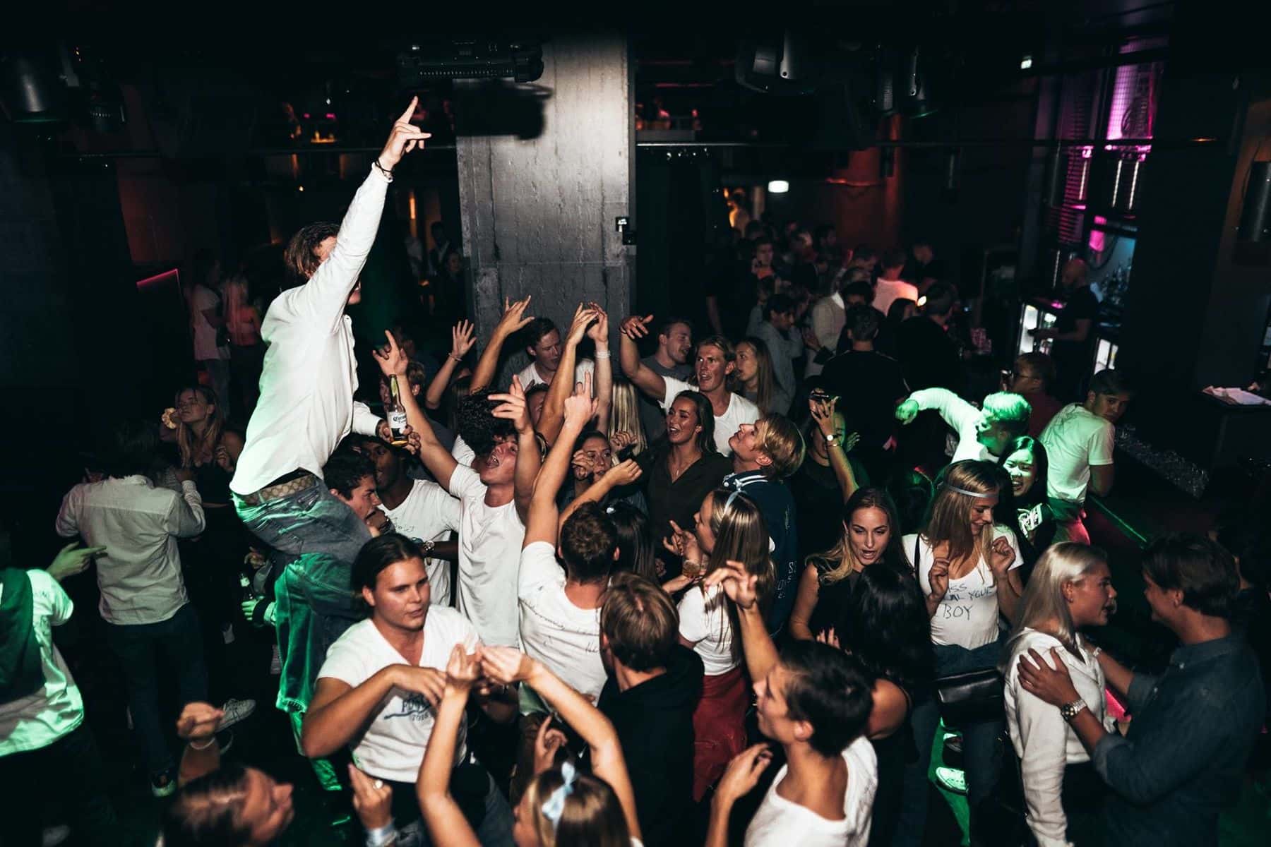 How to Date Girls in Oslo - Where to Find Love and Relationship