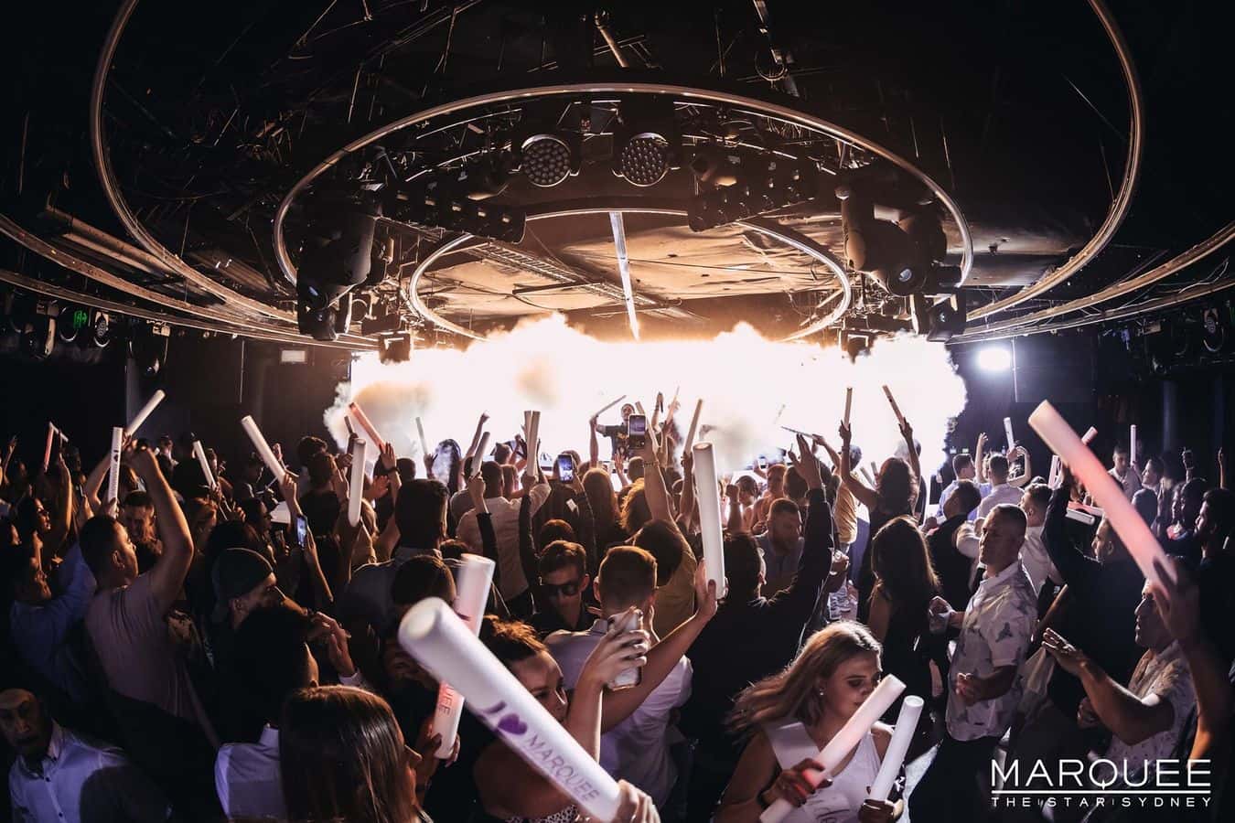 How to Date Girls in Sydney - Where to Find Love and Relationship